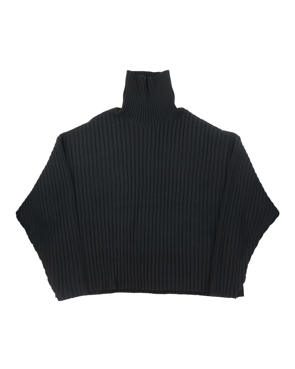ESSENTIALS TURTLENECK – THE GALLERY BOX